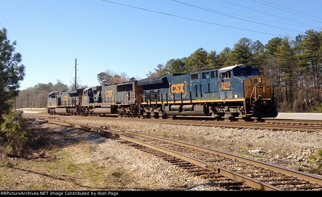 CSX ET44AH 3259, SD70AC 4558, and ES44AC-H 3152 run light